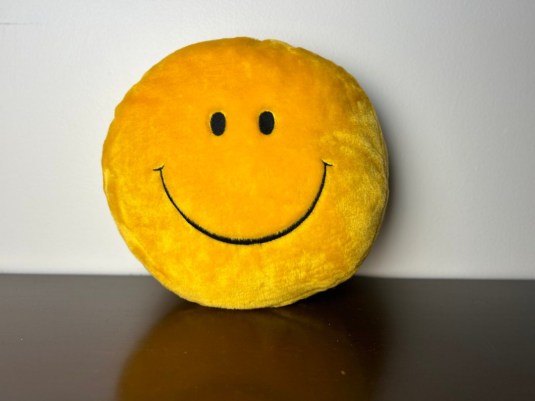 Vintage 1990s Yellow Cute Smiley Happy Face Plush Fluffy Throw Accent ...