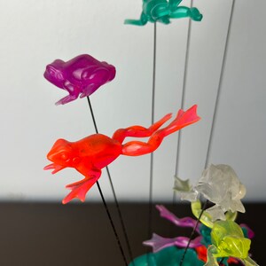 Vintage Acrylic/lucite Neon Frogs on Wire Sculpture, Sputnik Kinetic ...