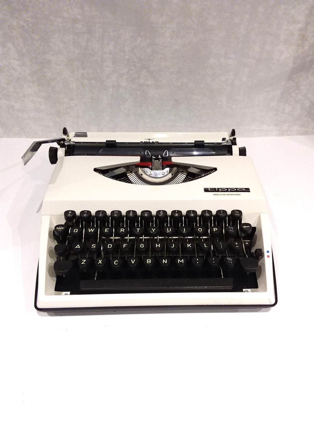 Adler Tippa Typewriter, QWERTY Typewriter, Working Portable Type Writer ...