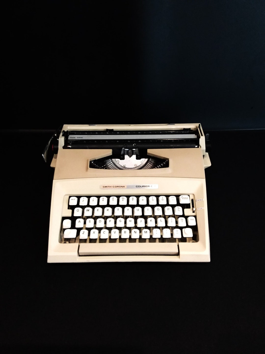 Smith Corona Courier Typewriter: Cream Two-tone, Serviced - Etsy
