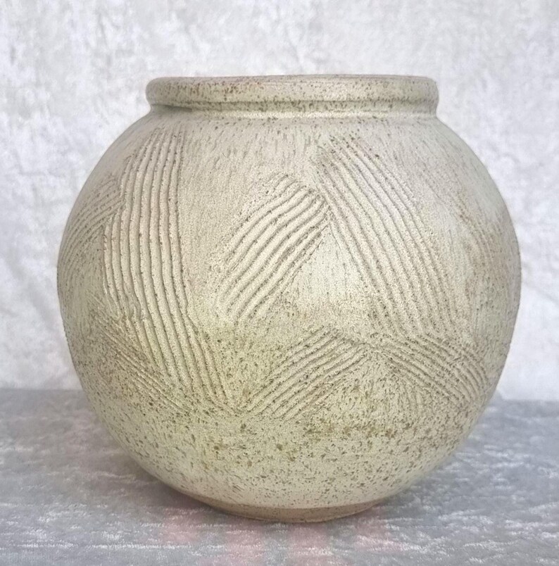 Handmade Round Ceramic Vase – Elegant Artisan Pottery Décor - Etsy
