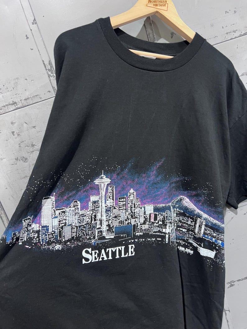 1990s XXL Seattle Souvenir Wrap Around Space Needle Skyline Graphic T ...