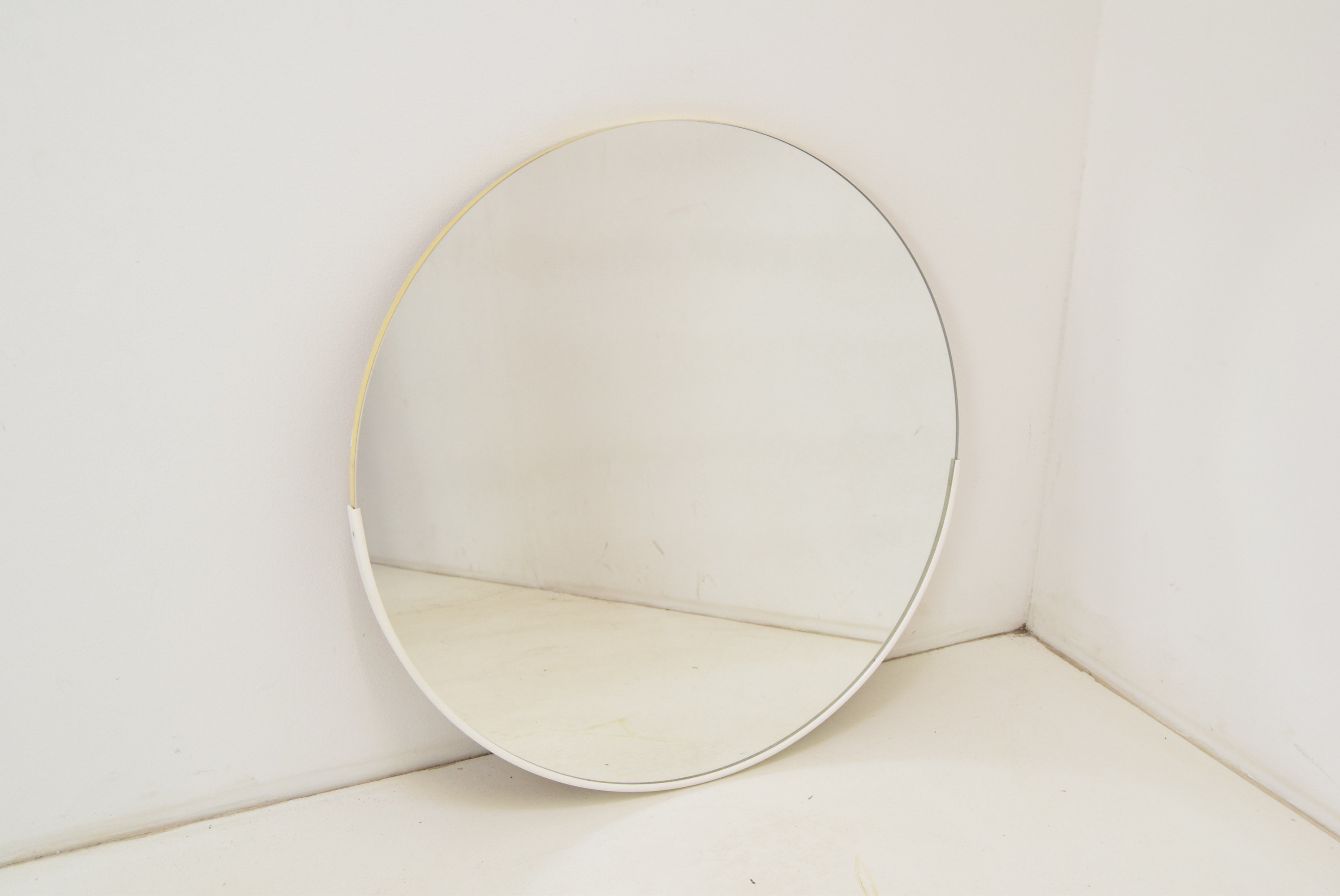 Mid-century Wall Round Mirror, 1970's / Vintage Mirror / Plastic Rim - Etsy