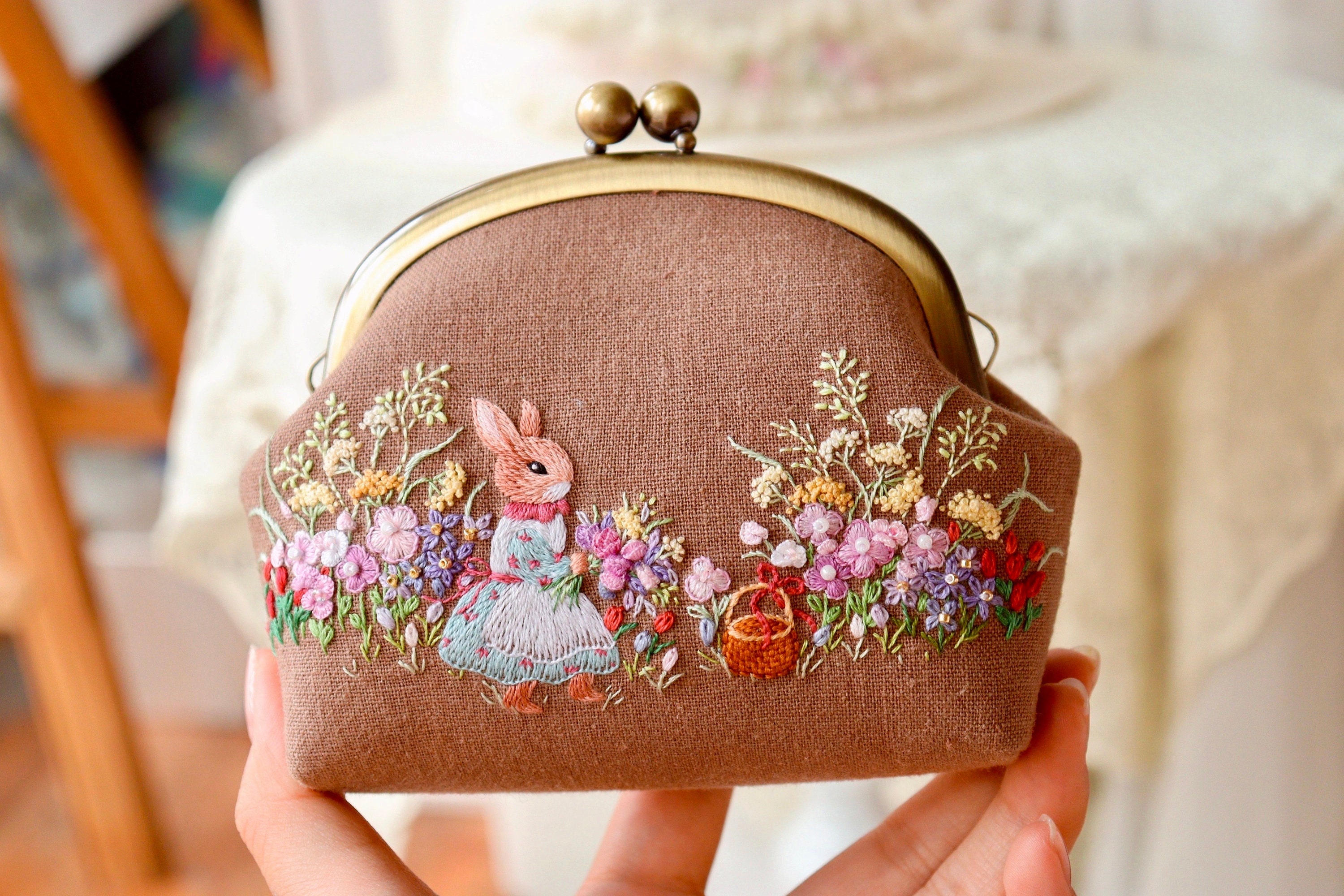 Hand Embroidered Rabbit Coin Purse Wallets Coin Pouch Kisslock Change ...
