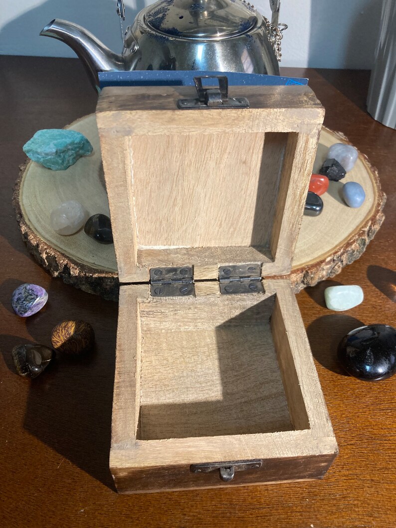 Hemp Leaf Smudge Wooden Crystal Box - Etsy