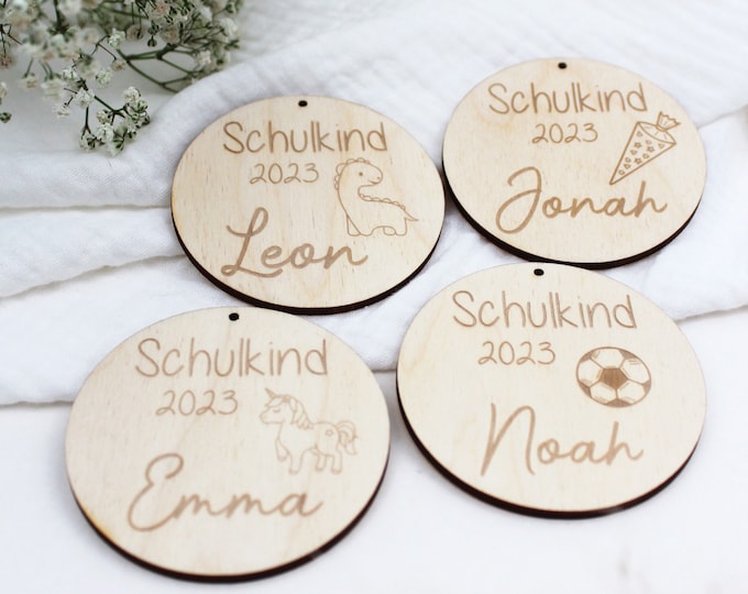 Geschenkanhänger Zuckertüte / Namensanhänger Einschulung 2024 / Zuckertütenanhänger aus Holz mit ...