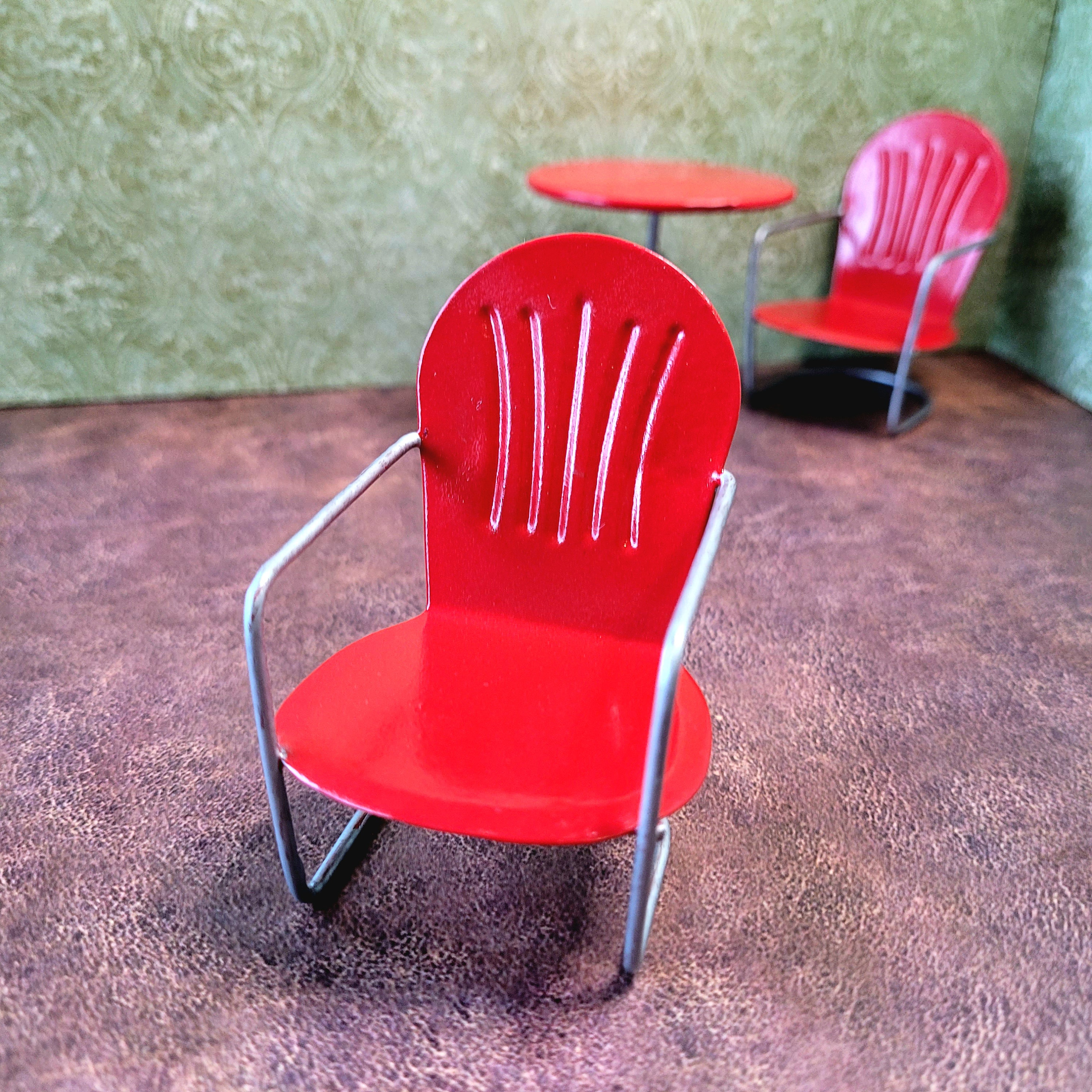 Miniature Red Metal Table & Chairs Set - Realistic Dollhouse ...