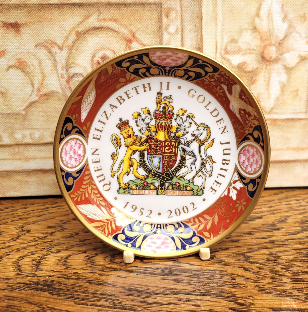 Royal Worcester Dish/coaster Queen Elizabeth II Golden Jubilee 2002 ...
