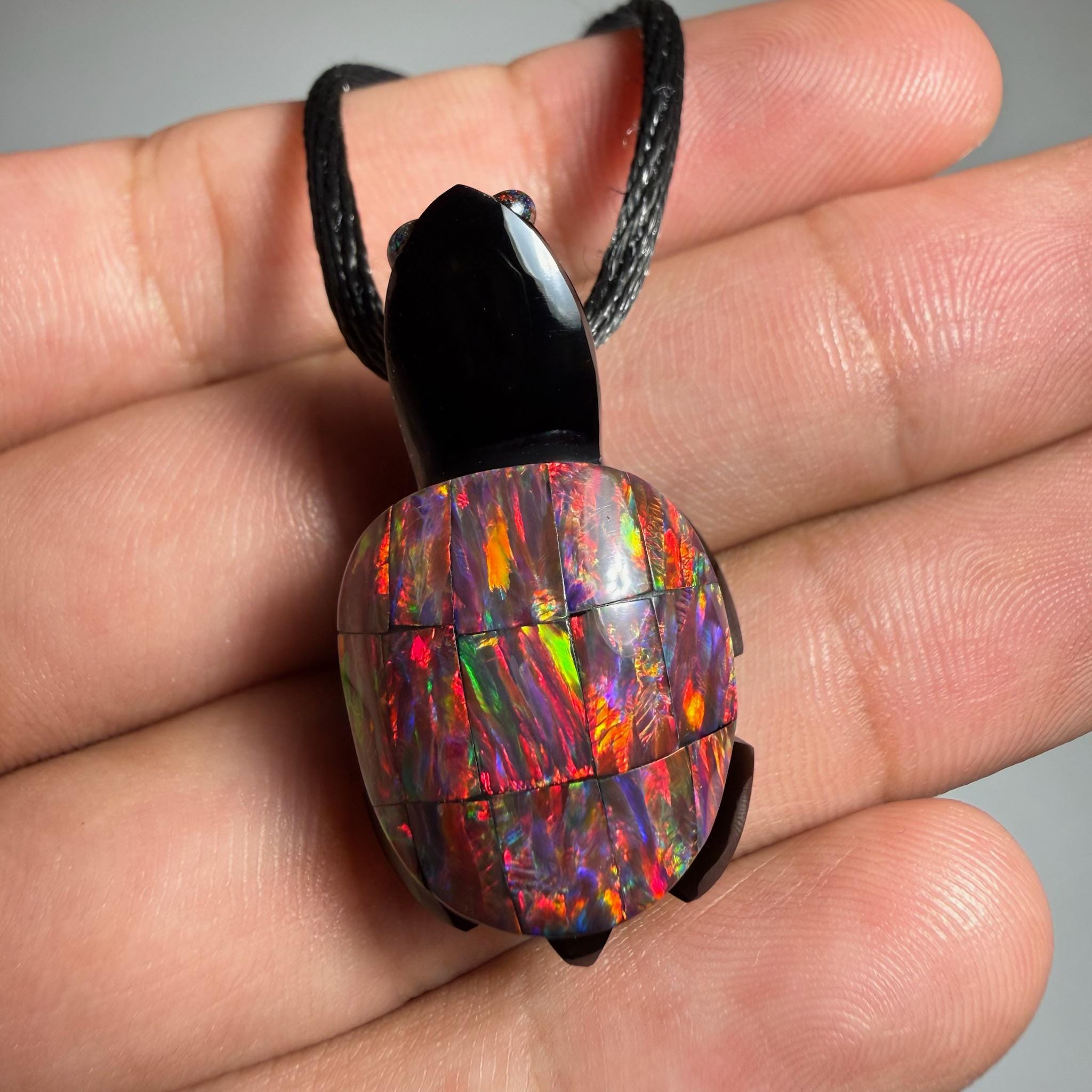 Incredible obsidian turtle with opal inlay - Etsy México