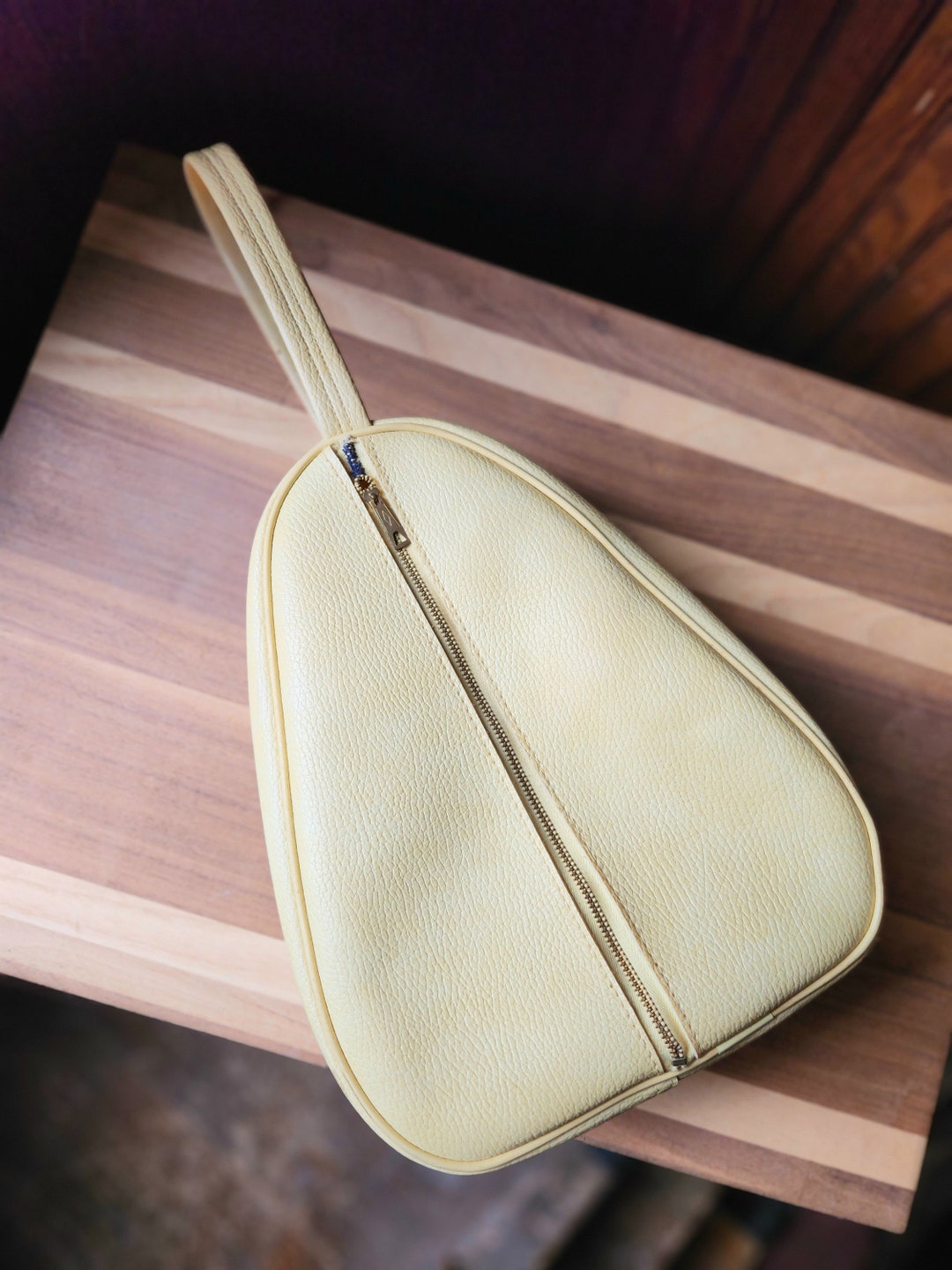 Vintage 1960's Cream Vinyl Handbag - Single Handle Triangle Purse With ...