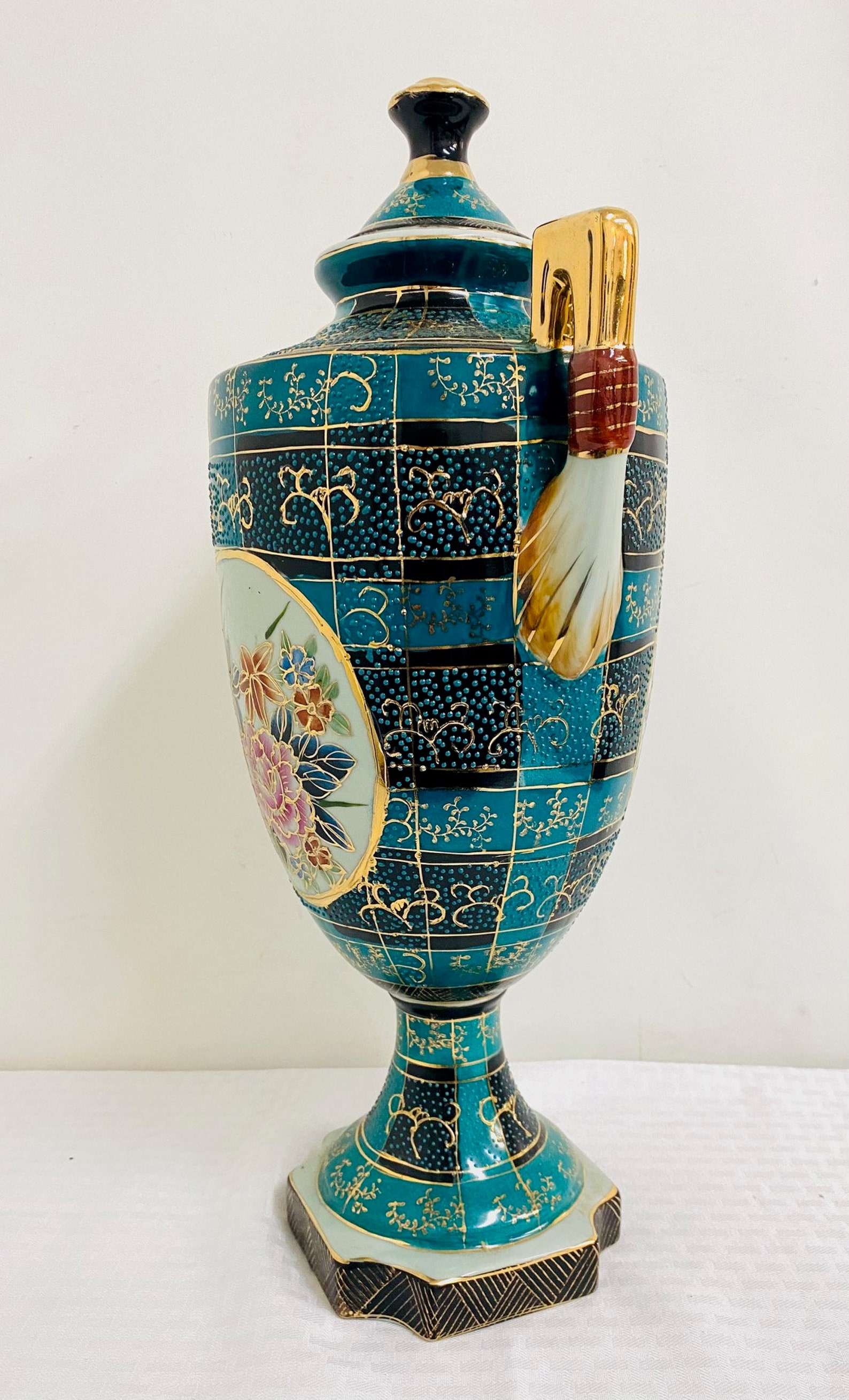 18"h Exquisite Gilding and Color-painted Porcelain Trophy With Lid ...