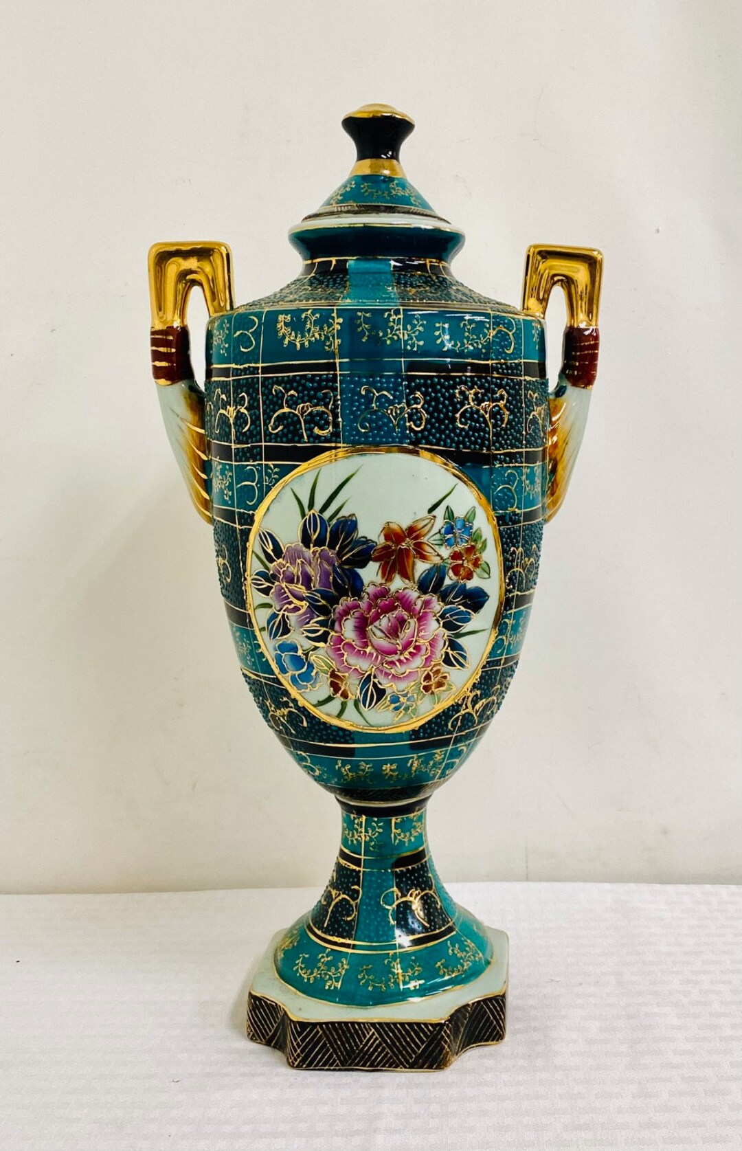 18"h Exquisite Gilding and Color-painted Porcelain Trophy With Lid ...