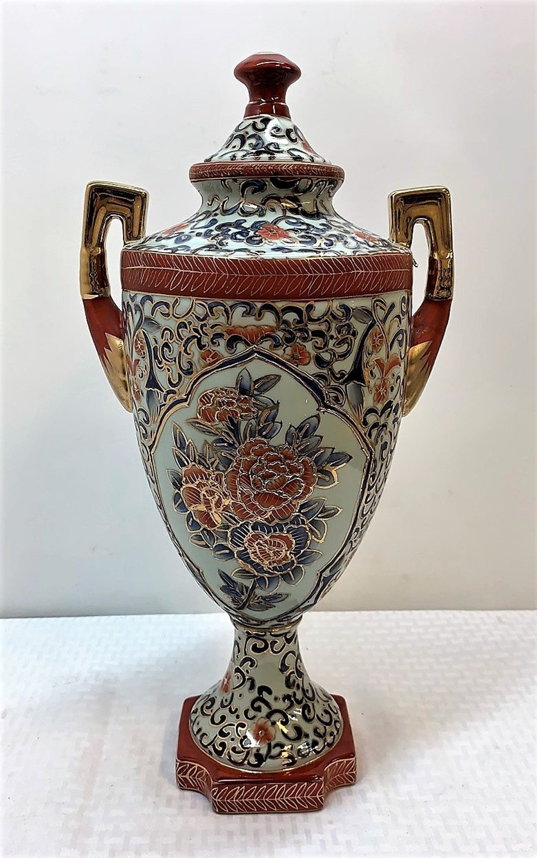 18h Exquisite Gilding and Color-painted Porcelain Trophy With Lid ...
