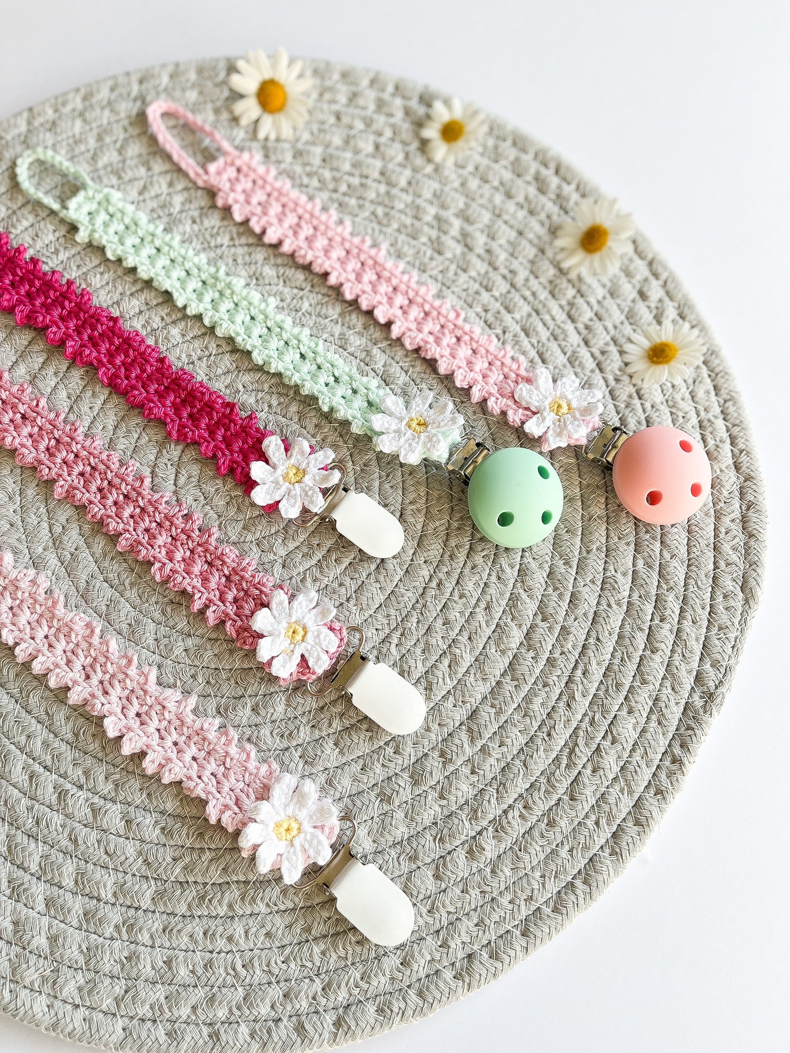 Daisy Dummy Chain Crochet Pattern Pacifier Clip PATTERN - Etsy
