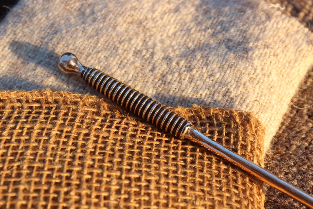 Hard Ribbed Needle With Ball Head Bronze Needle Bronze Age 1200 800 BC ...