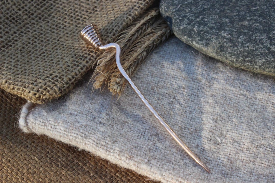 Beautiful Bronze Needle Garment Needle "holsteiner Needle" Pre-roman ...