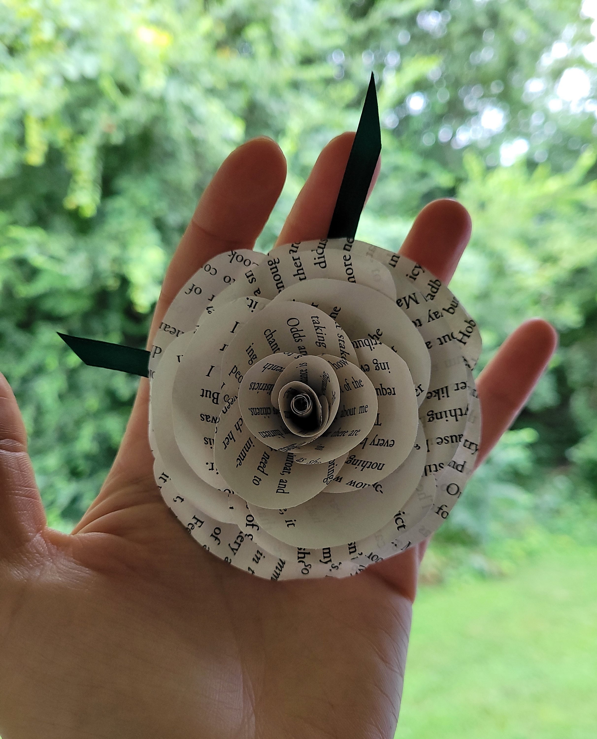 Vintage Book Page Roses: Literary Gift, Book Worm Wedding, Décor - Etsy