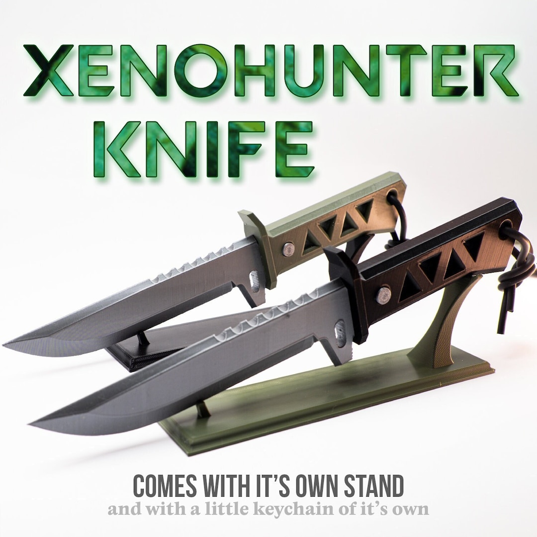 Valorant Xenohunter Knife With a Stand (and a Little Keychain of Its ...