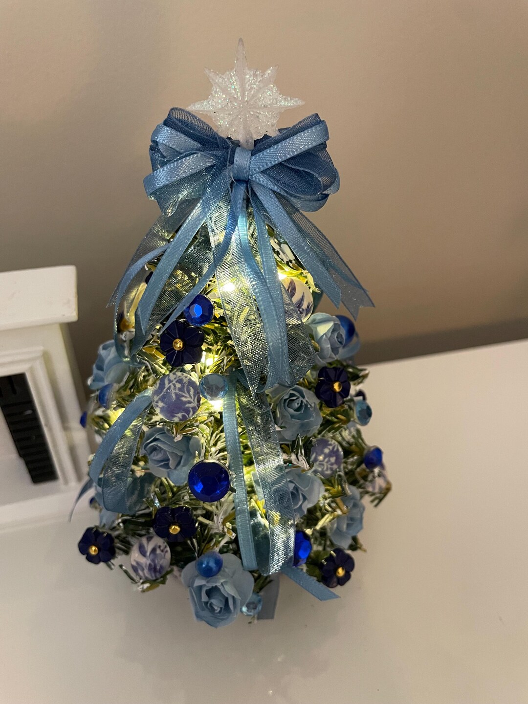 Miniature 1:12 Dollhouse Lighted Blue & White Floral Christmas Tree W ...