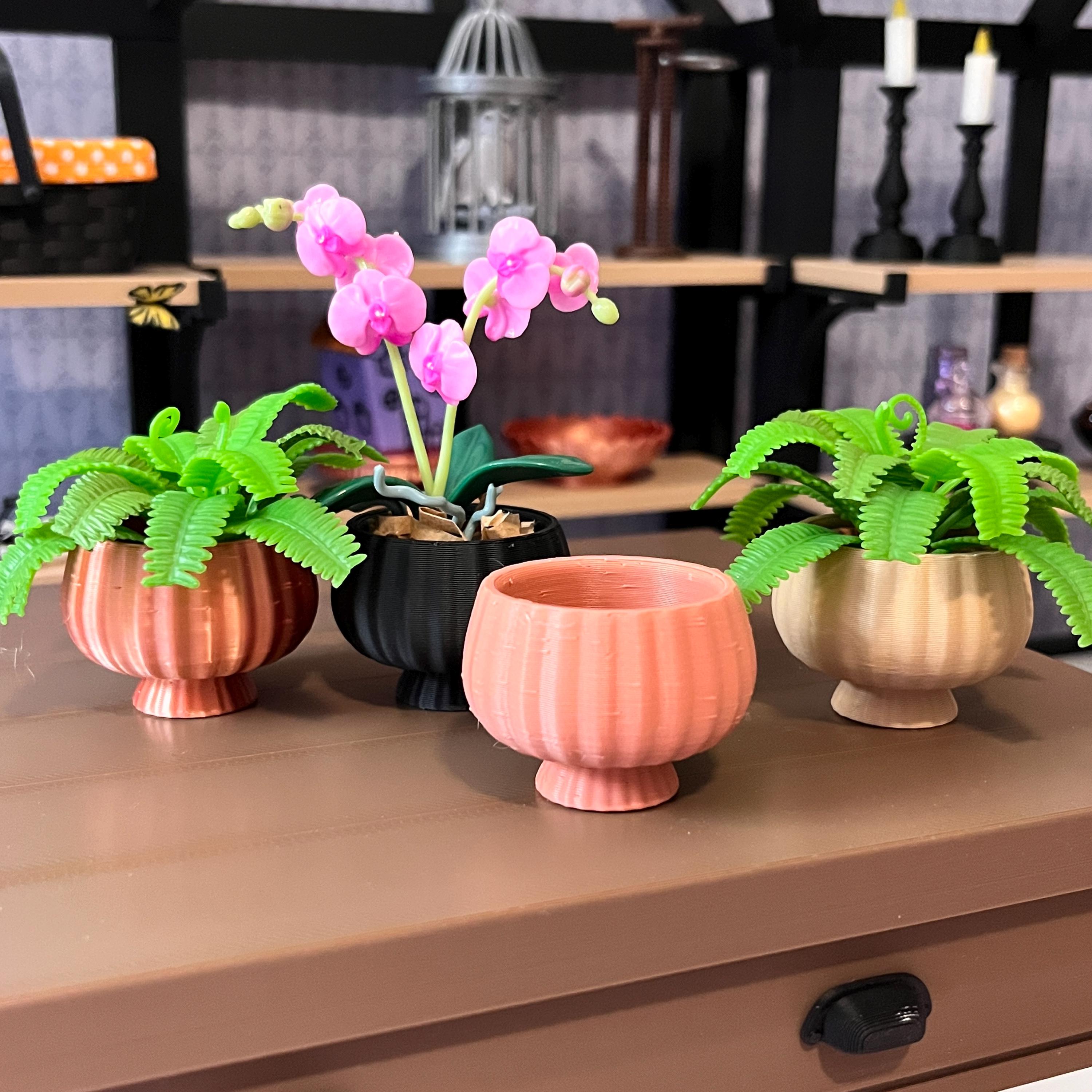 Miniature Pedestal Stand Set – 1:6 Scale 3D Printed Display Risers ...