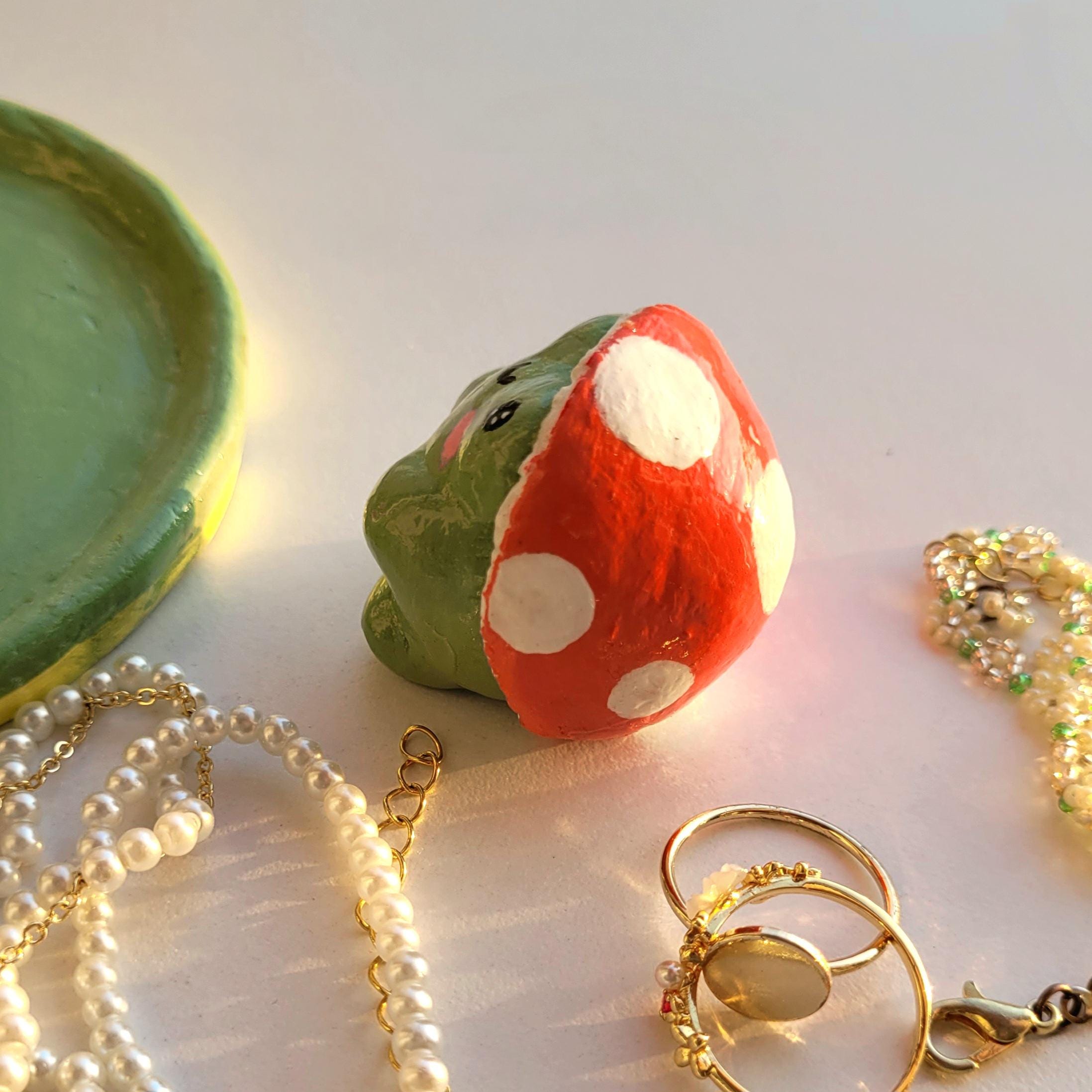 Clay Frog Figure Mushroom Figurine , Tiny Frog Stand Clay Froggy ...