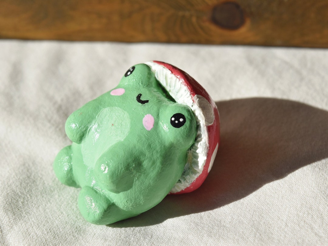 Clay Frog Figure - Mushroom Figurine , Tiny Frog Stand Clay Froggy ...