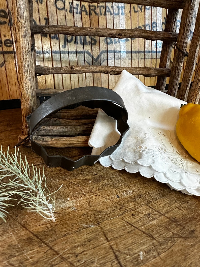 Antique | Tin | Biscuit Cutter | Scalloped | Handled | Cookies | Baking ...