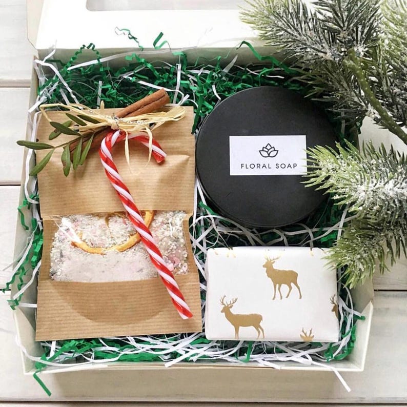 Luxury Christmas Gift Box – Deluxe Spa Gift Set With Bath Bombs ...