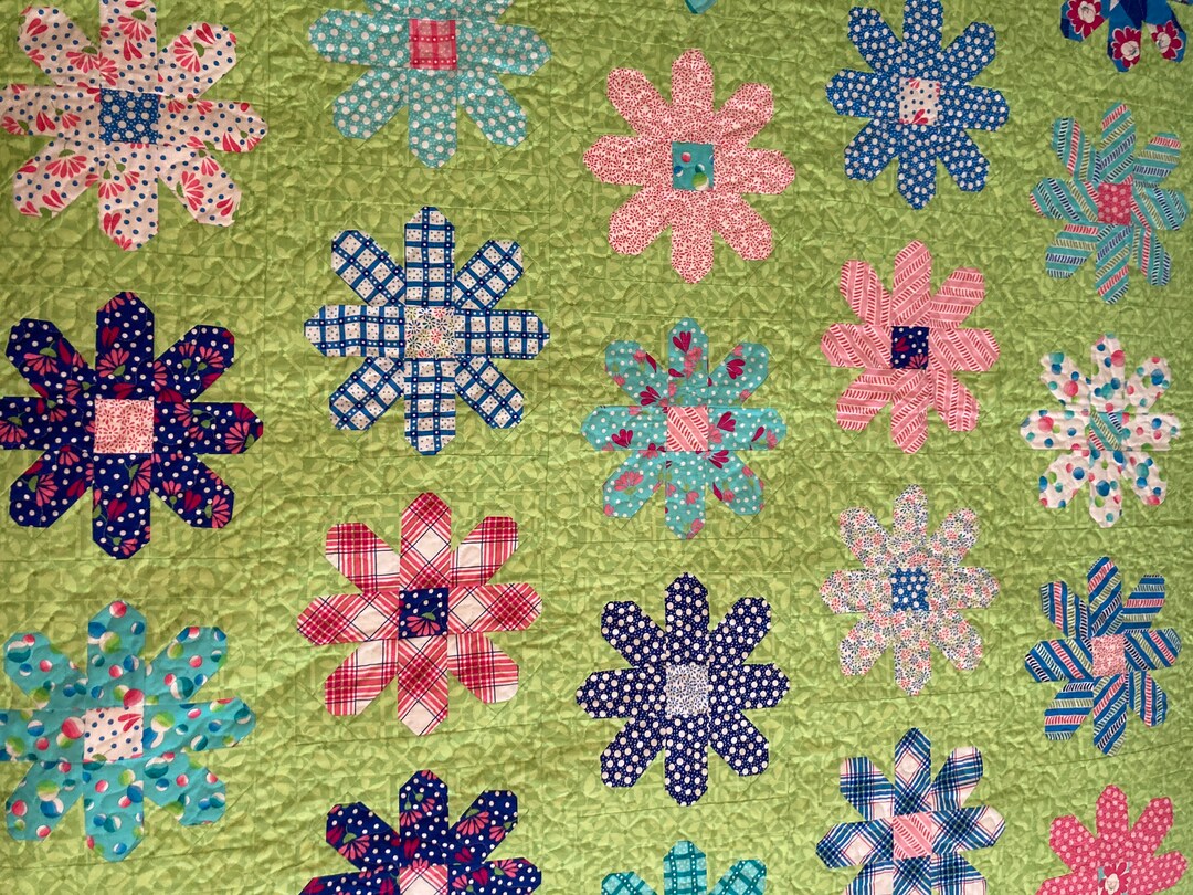 Fresh as a Daisy Lap Quilt - Etsy Canada
