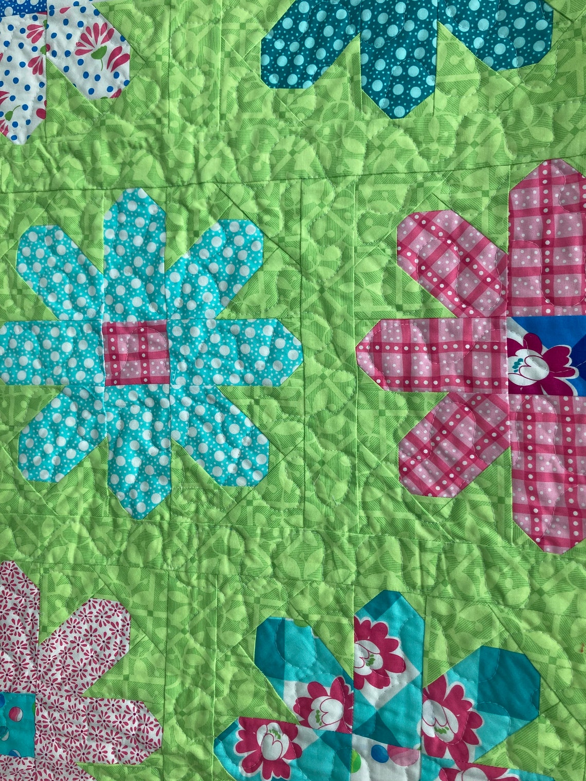 Fresh as a Daisy Lap Quilt - Etsy Canada