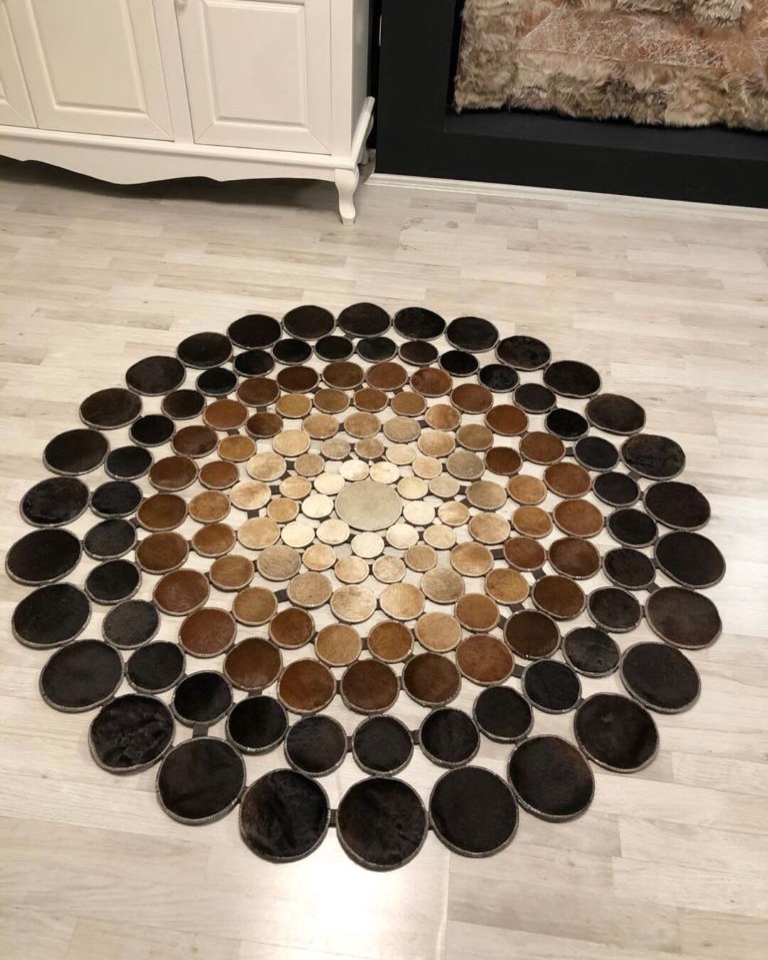 Handmade Natural Cowhide Patchwork Round Rug - Etsy