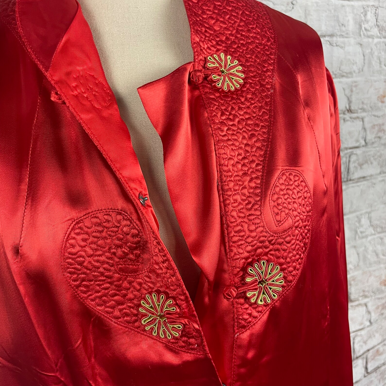 Vintage Red Chinese Mandarin Lined Long Sleeve Robe Quilted Detail Sun ...