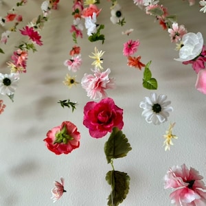 Floating Flower Strand Backdrop: Assembled Floral Photo Decor, Event ...