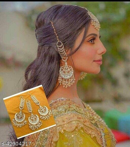 punjabi maang tikka with earrings
