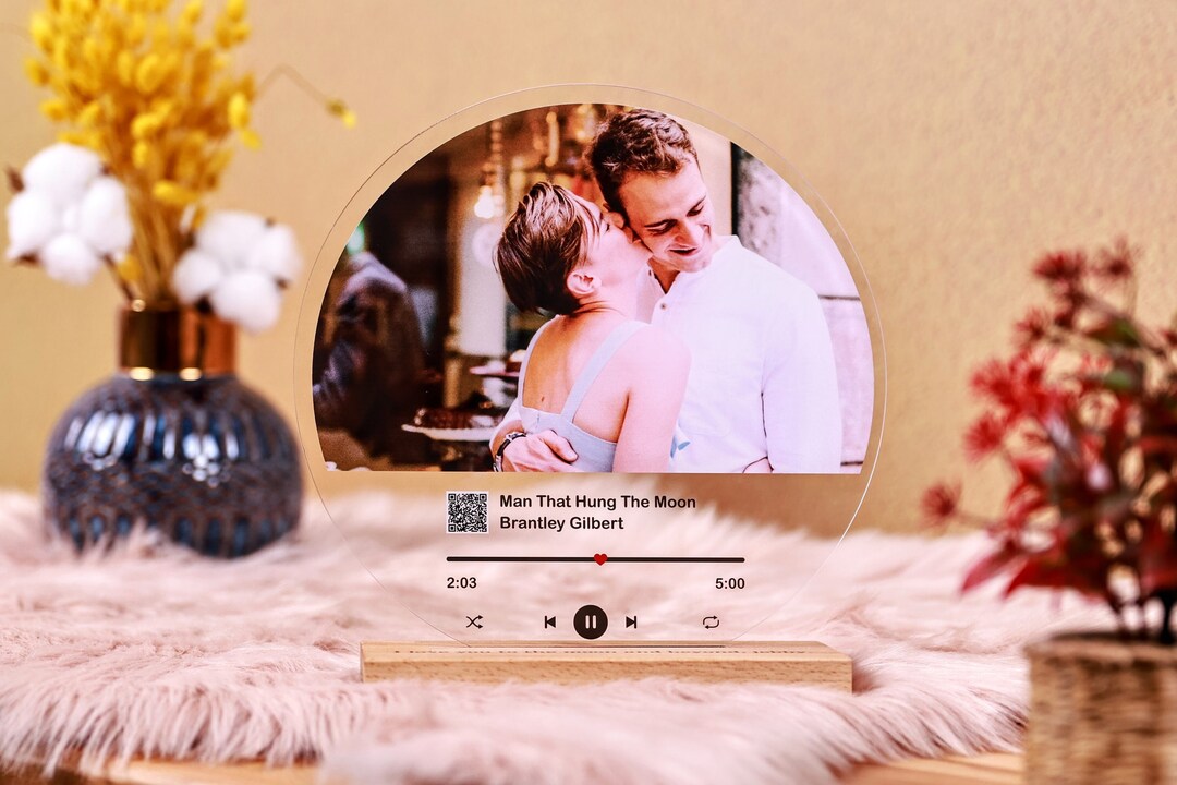 Personalised Song Plaque With Stand - Anniversary Engagement Gift Ideas ...