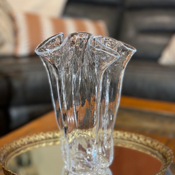 Ruffled Vase - Etsy Canada