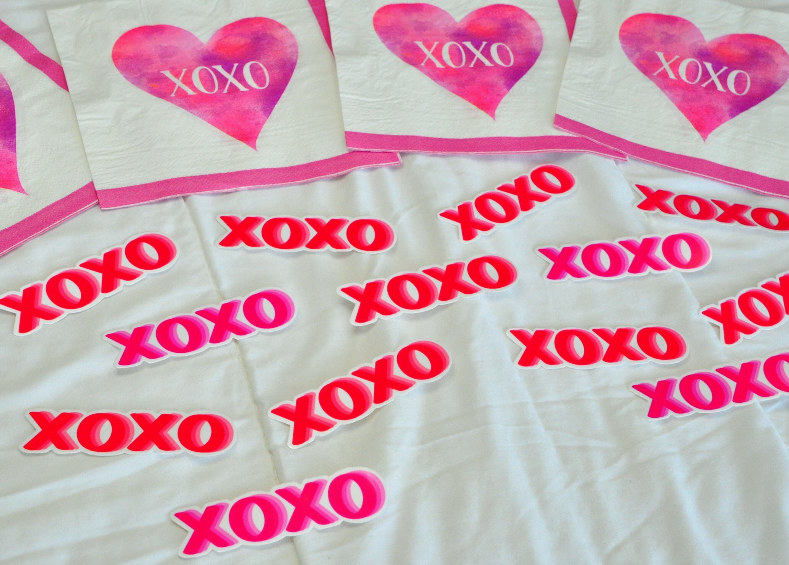 XOXO Glossy Weatherproof Vinyl Sticker | XOXO Sticker | XOXO Valentine ...
