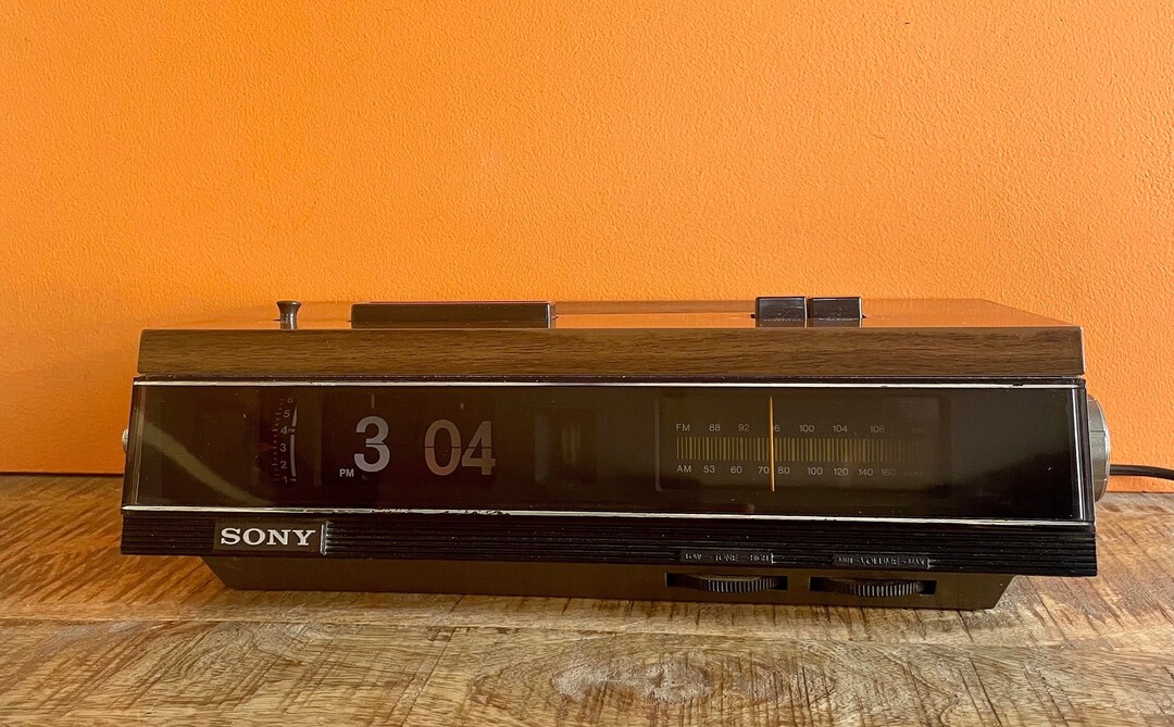 Vintage 1972 Sony Digimatic Flip Clock Radio TFM-C590W - Retro AM/FM ...