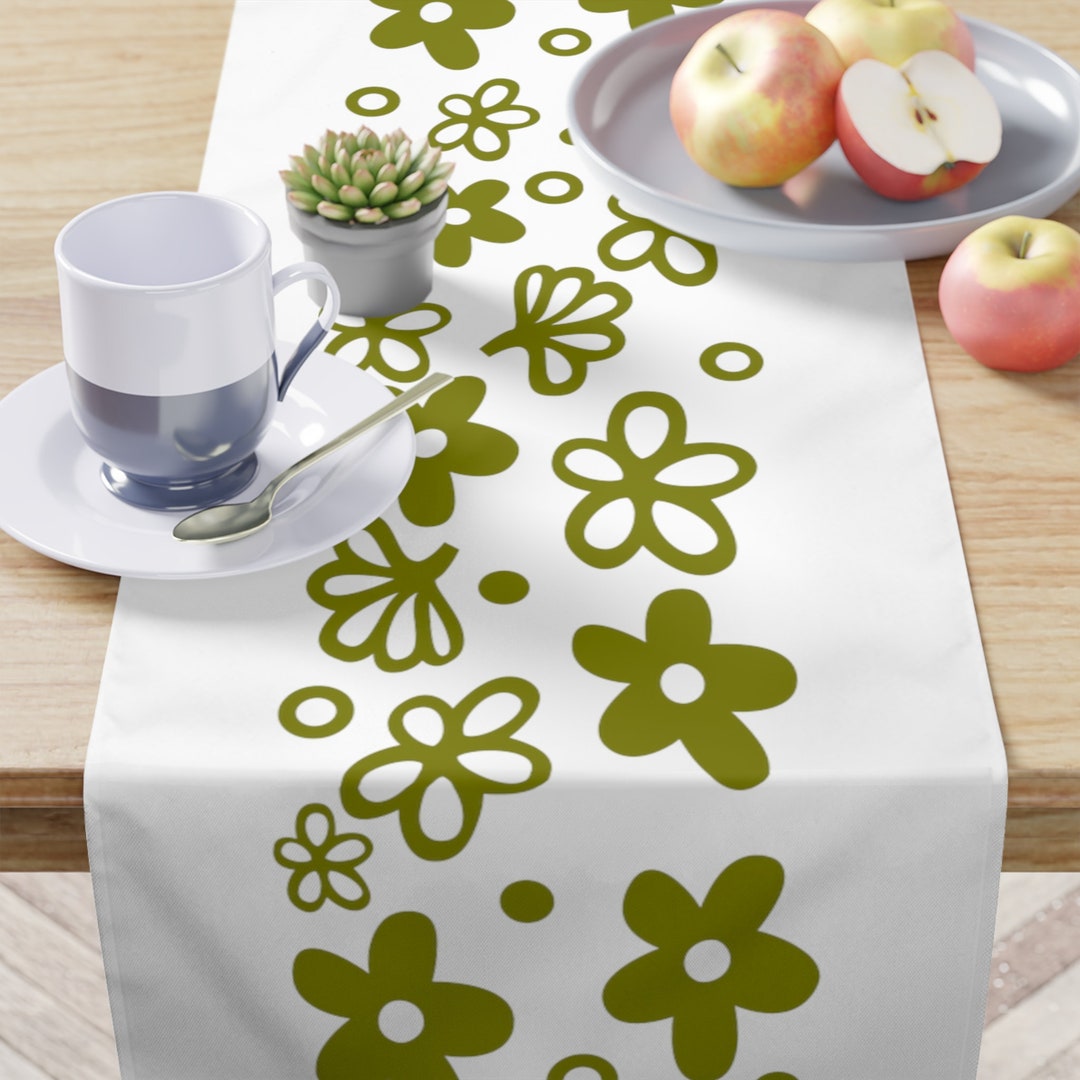 Corelle Crazy Daisy Pyrex Table Runner, Spring Blossom Green Vintage ...