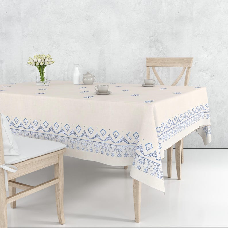 Toalha de mesa vintage azul com estampa étnica e detalhes geométricos ...