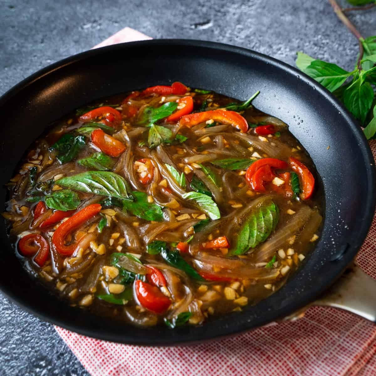 Thai Basil Queen Siam Seeds Asian Herb Bouquet Vietnamese Hung Que Pho ...