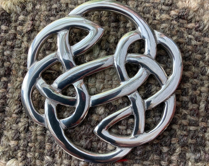 Large Lugh's Knot Celtic Brooch - Etsy