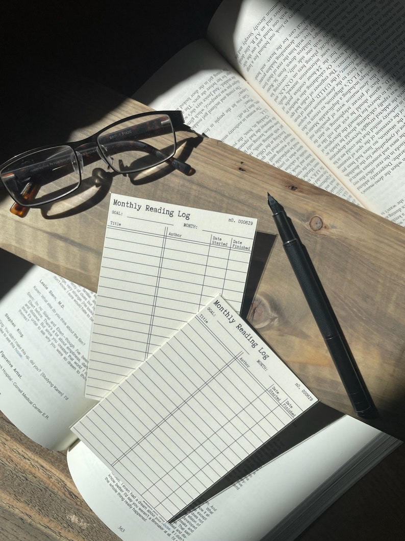 Monthly Reading Log Card - Etsy