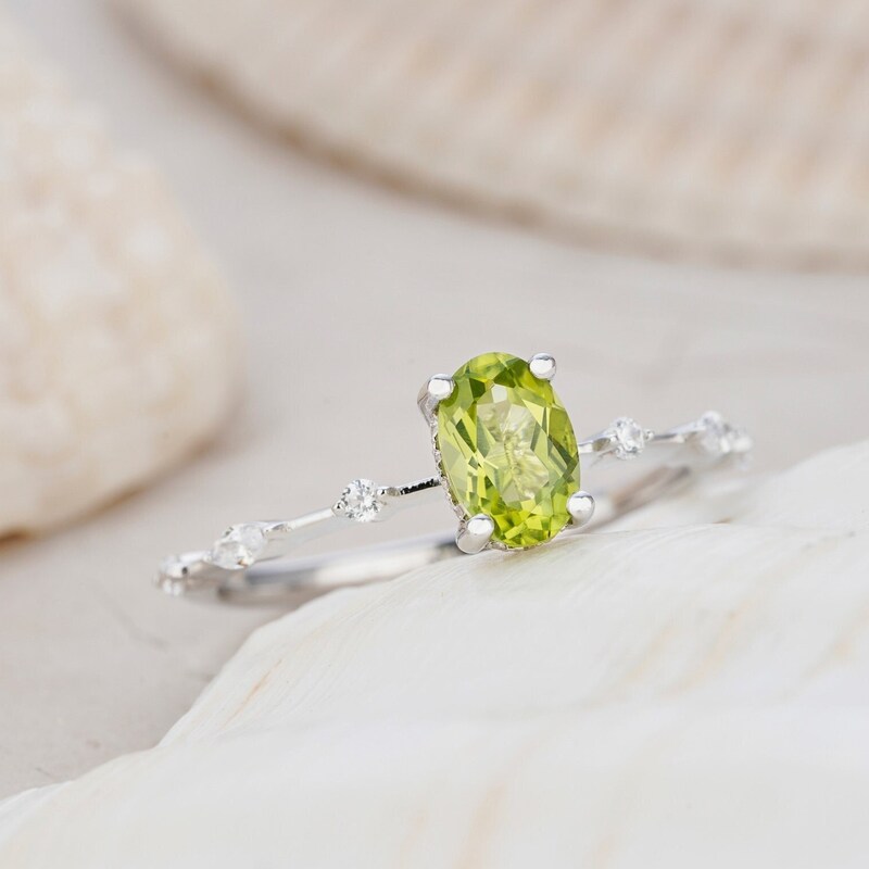Oval Peridot Ring - Etsy