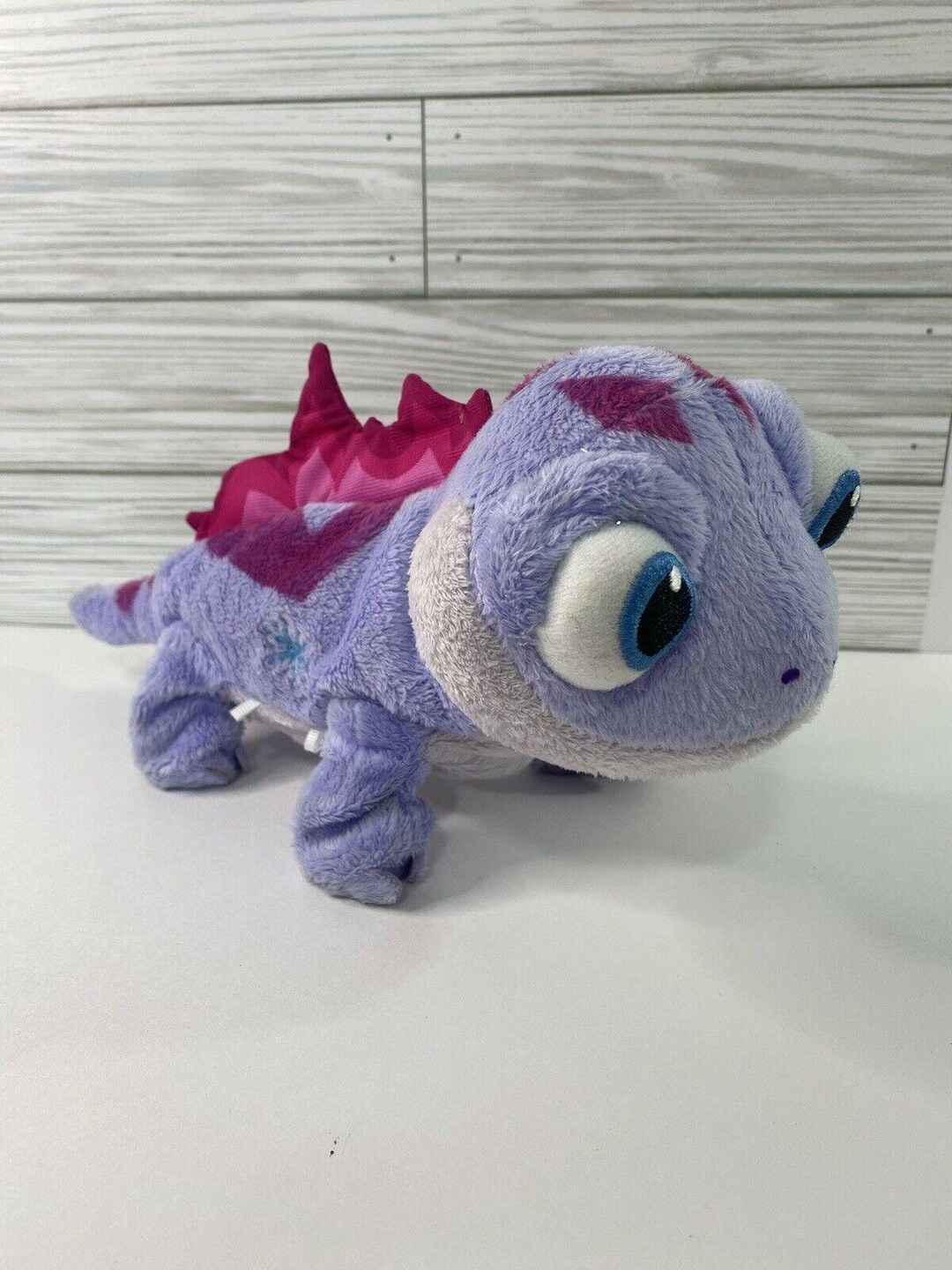 Disney Frozen 2 Bruni Walk & Glow Fire Spirit Salamander Lizard ...