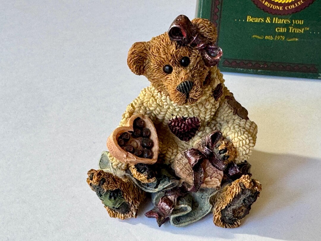 Boyd's Bailey....hearts Desire Figurine With Box/style #2272/©1995 the ...