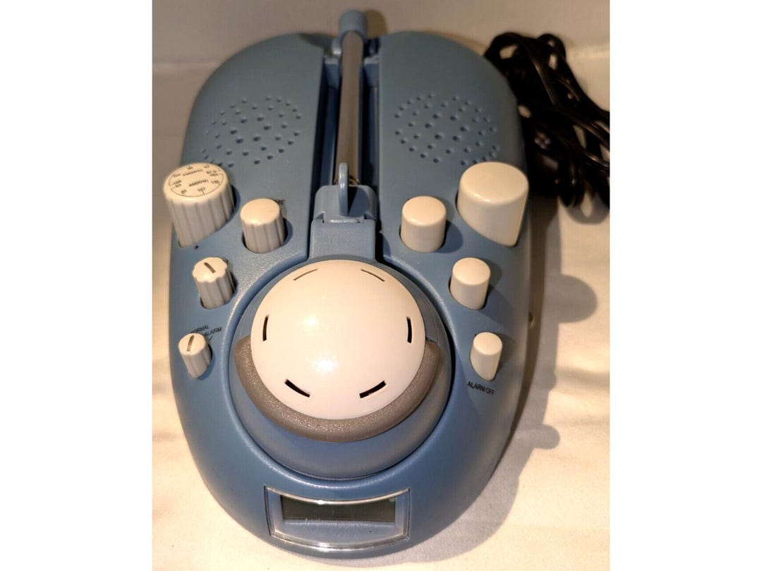 Westclox 2001 Blue Desk Clock With Radio and Lamp SHT8023BL Clock Does ...