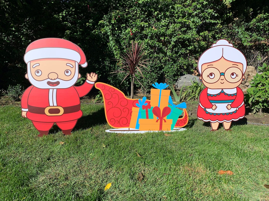 Santa Claus Front Yard Lawn Decoration Set. Includes Mr. Claus, Mrs ...