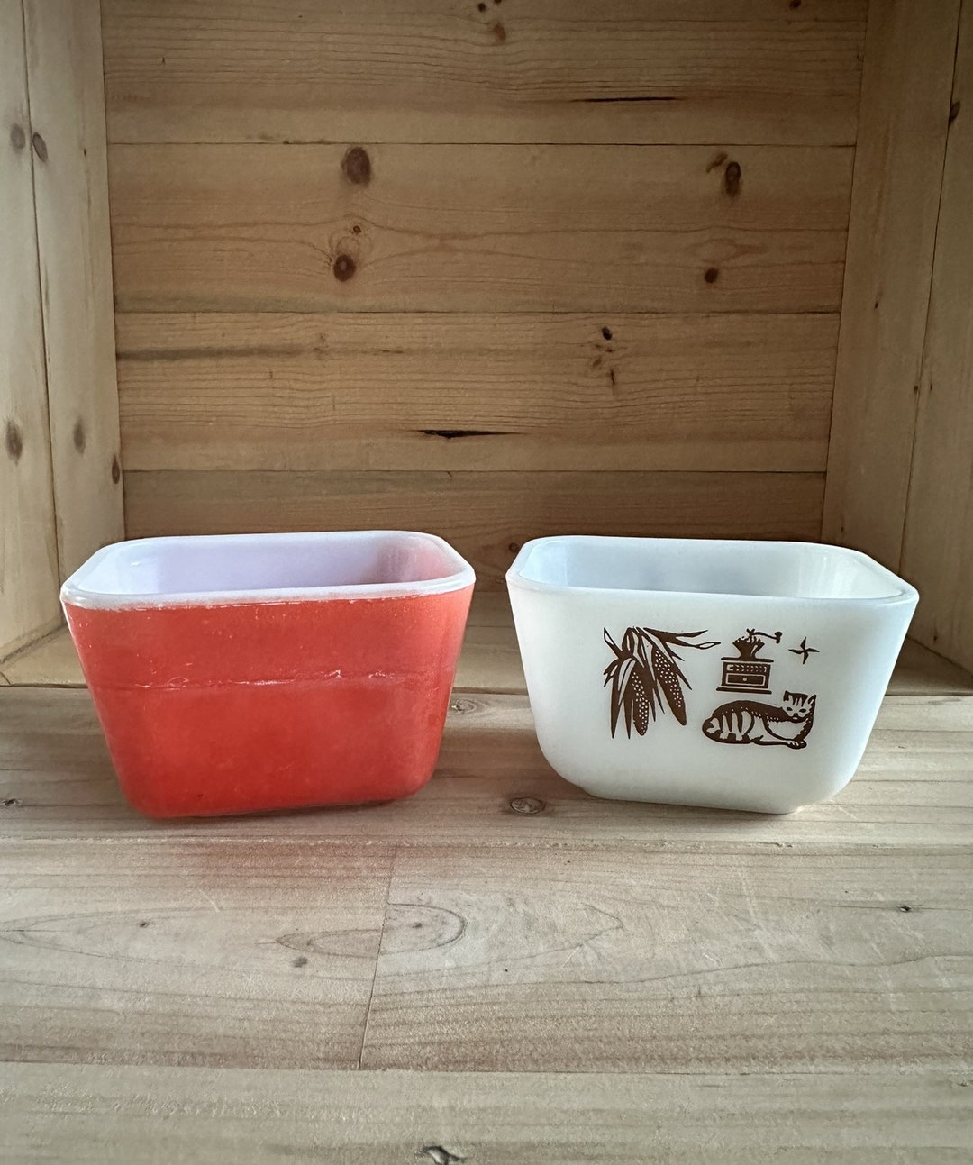 Pyrex 501 Small Red and Early American Cat Refrigerator Dish Set of 2 ...