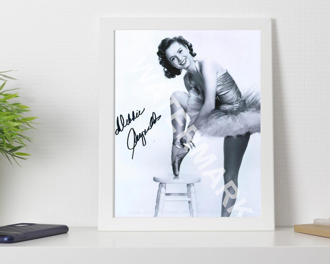 Debbie Reynolds 4x6 Inch Preprint Autographed Photo #2 - Actress ...